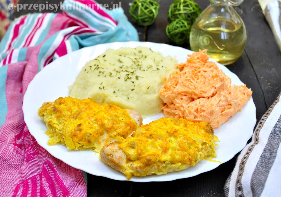 PIERSI Z KURCZAKA POD MARCHEWKOWĄ PIERZYNKĄ I PUREE Z KALAFIORA (tylko ...